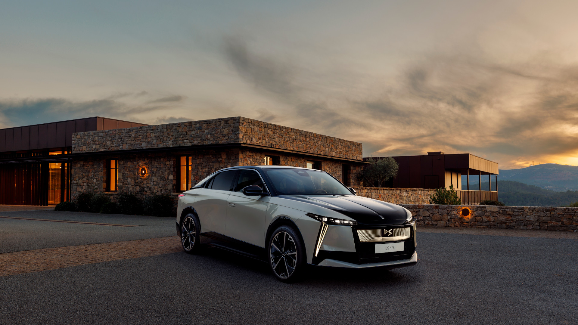 DS N°8 Car Price, Specs and Finance UK | Stellantis &You UK