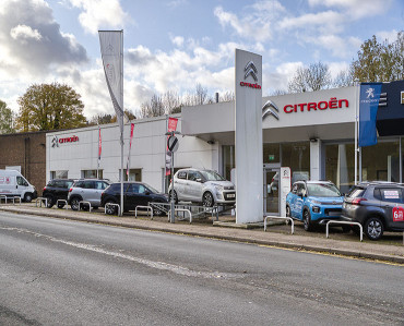 Car Dealerships Near Me | Local New & Used Car Dealer Showroom