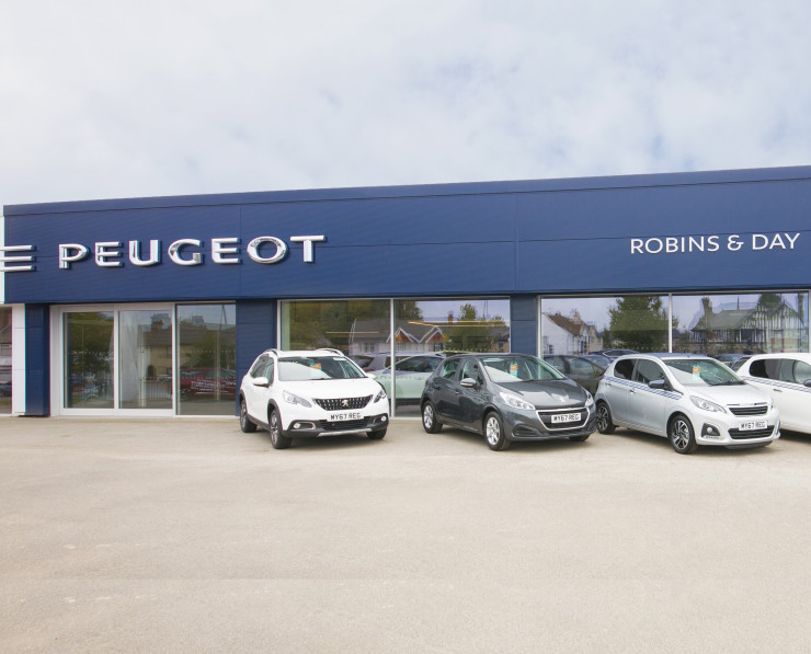 Car Dealerships Near Me | Local New & Used Car Dealer Showroom