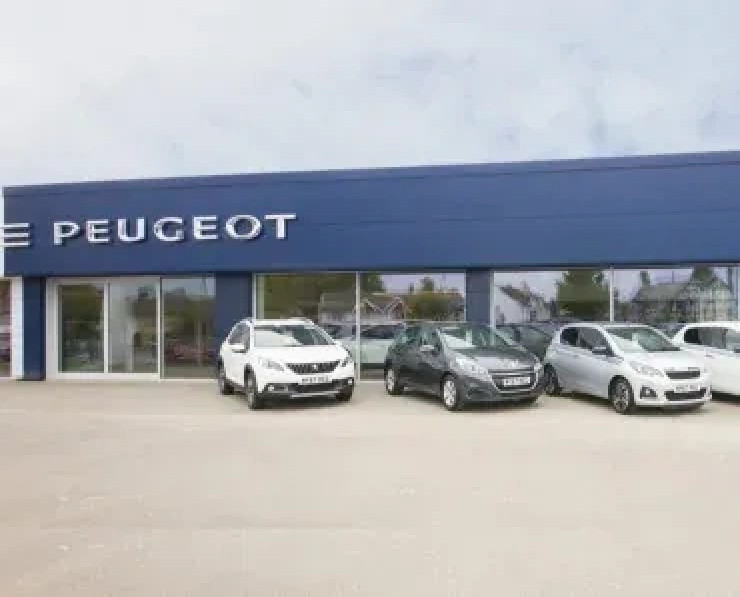 Car Dealerships Near Me | Local New & Used Car Dealer Showroom