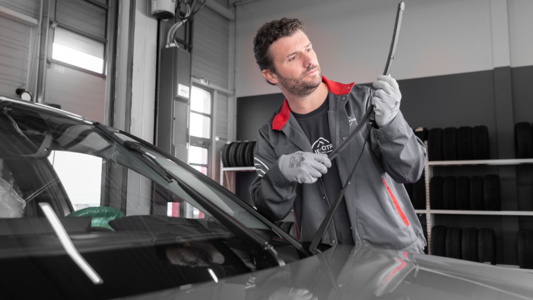 Jeep Service Near You | Plan, Schedule & Costs | Book Online ...