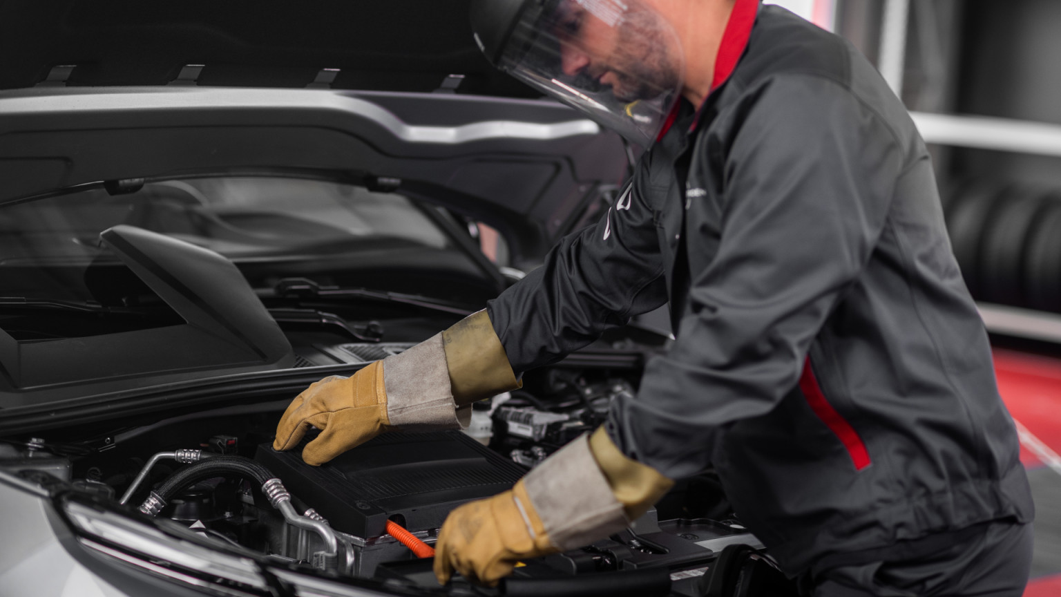 Jeep Service Near You | Plan, Schedule & Costs | Book Online ...