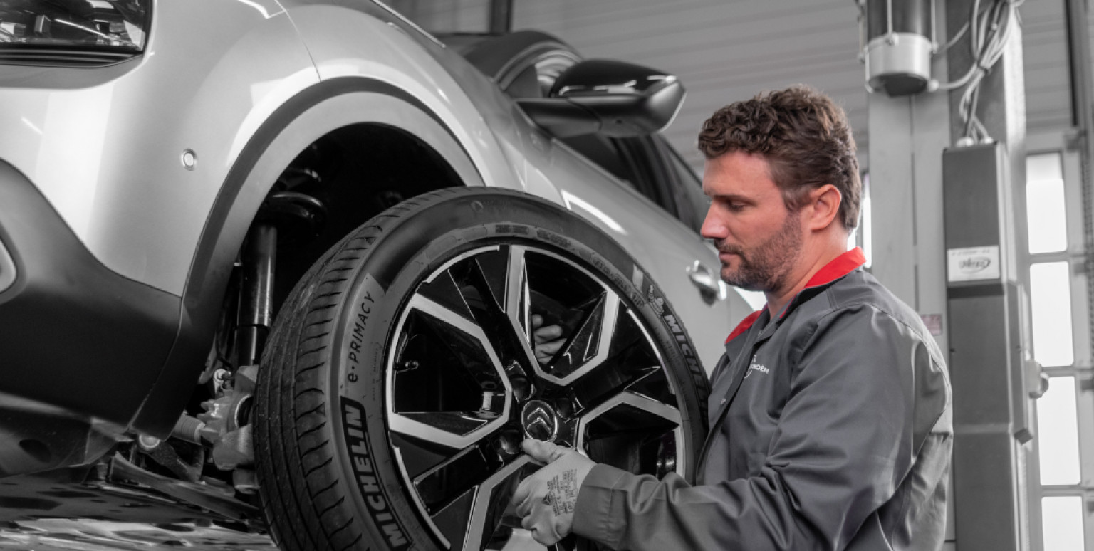 Jeep Service Near You | Plan, Schedule & Costs | Book Online ...