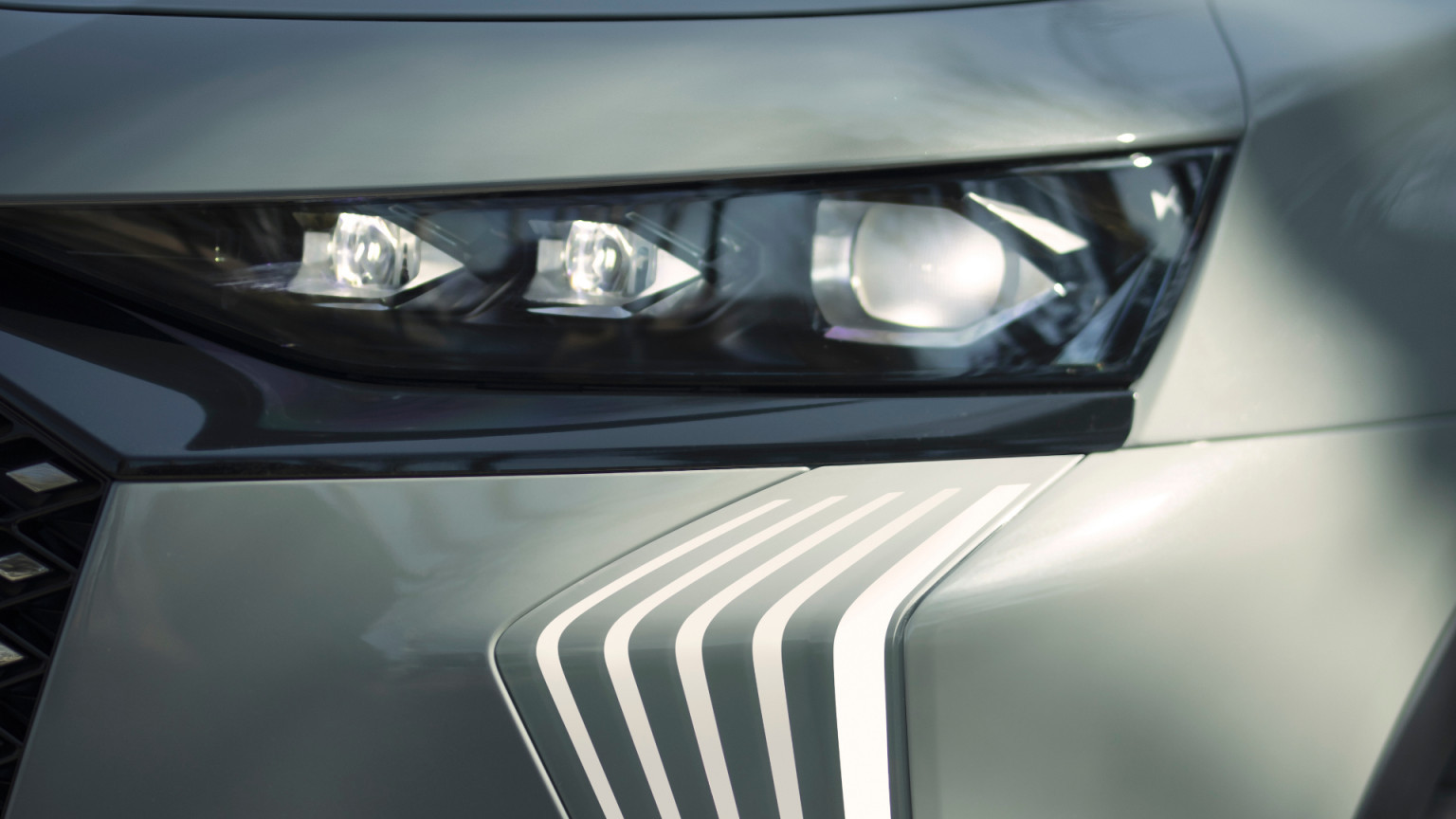 DS 7 | New DS SUV Cars, Prices & Specification | Stellantis &You UK