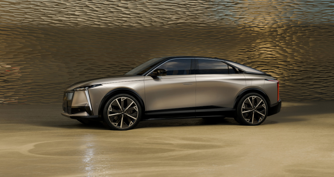 DS Introduces DS N°8